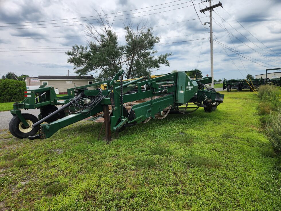 5000 Reconditioned 4-Row Windrower | Lockwood
