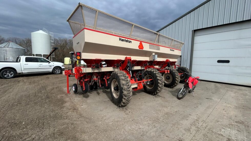 2022 Harriston Clamp Planter | Lockwood